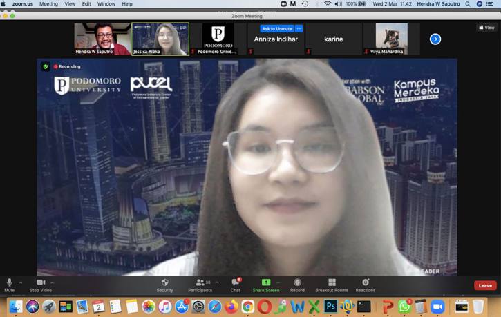 Mahasiswa Universitas Podomoro Belajar Digital Marketing